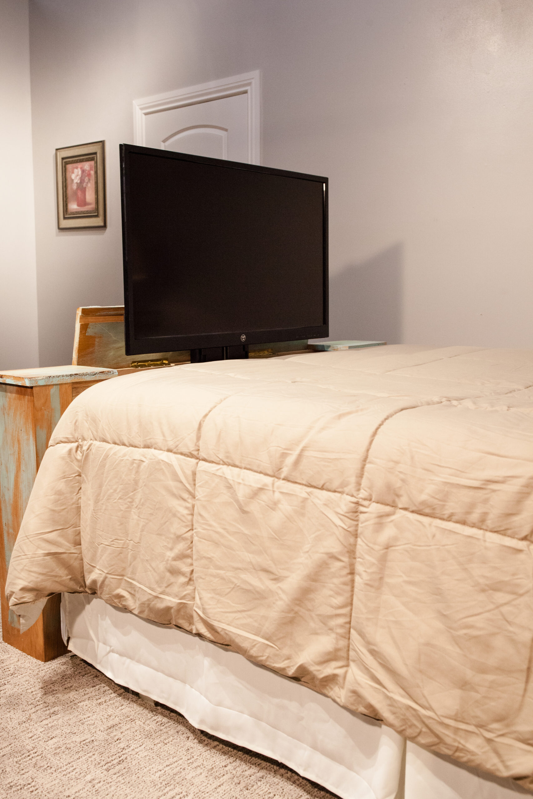 What is a TV Lift Footboard? - Wildwood TV Lift Furniture - Footboards